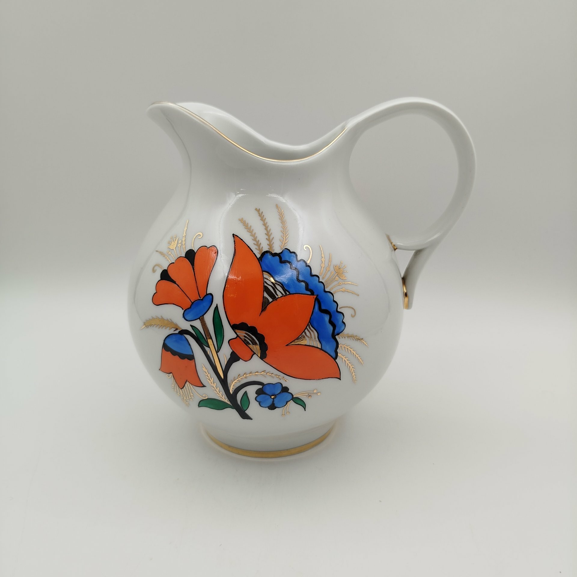 Кувшин для напитков с цветочным декором, автор А. В. Воробьевский, фарфор