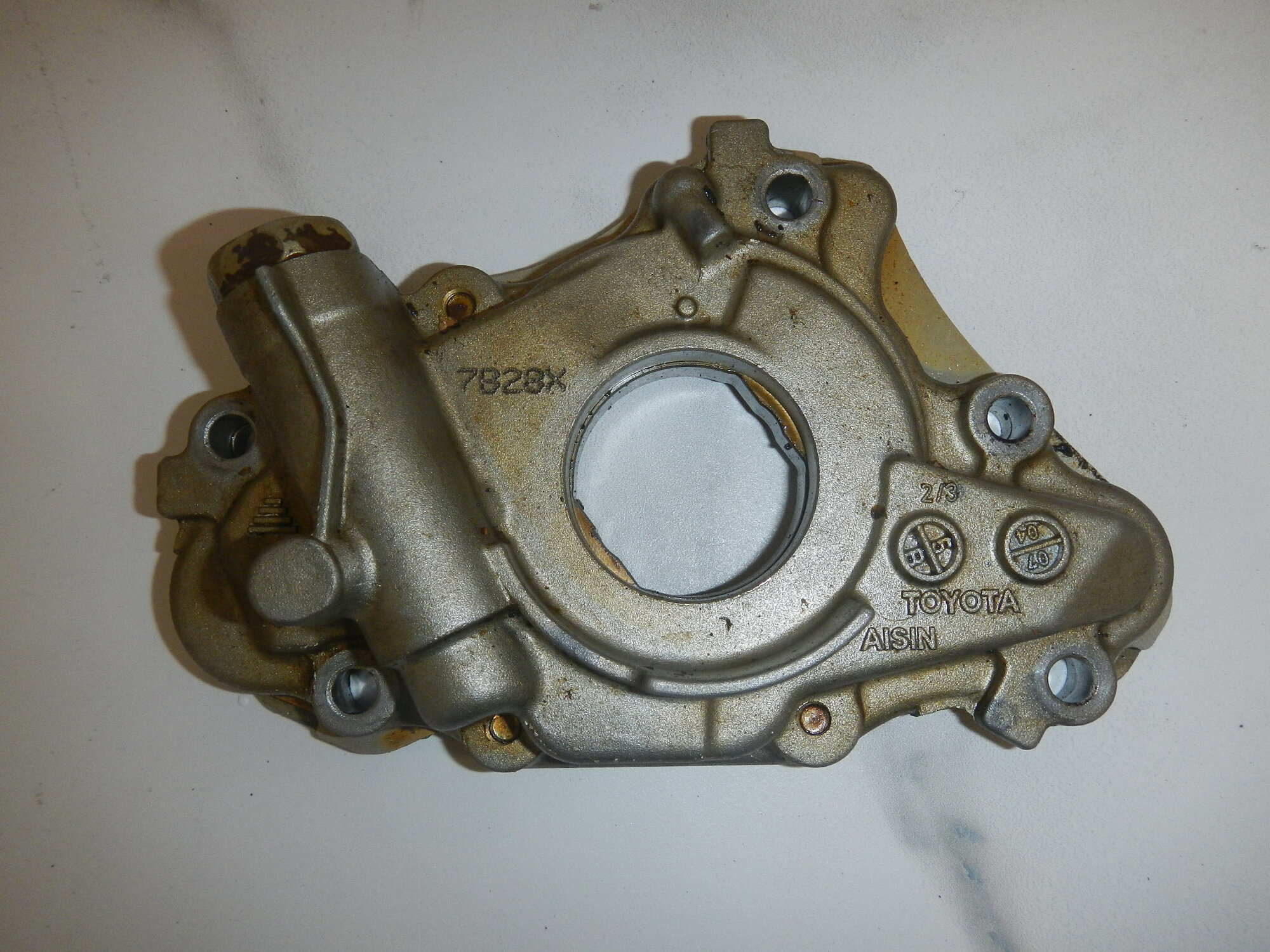 Б/У Насос масляный, Toyota (Тойота)-AVENSIS II (03-08) TOYOTA AVENSIS II (03-08) 3ZZ Без идимых повреждений. 593256 TOYOT...