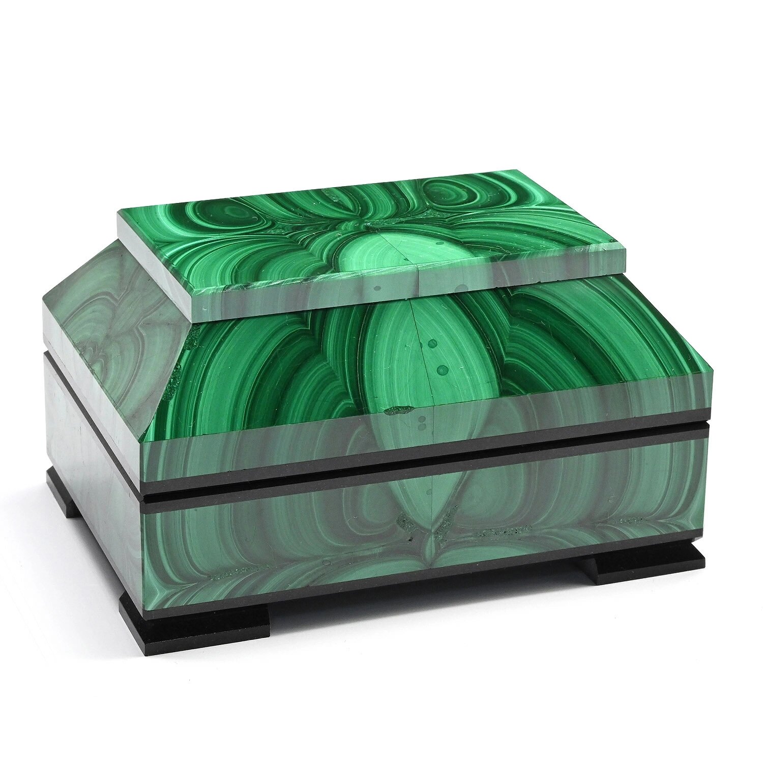 Ларец из малахита для украшений 120*80*68мм .