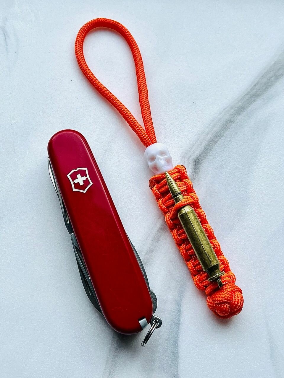 Темляк для ножа из паракорда с металлической бусиной пуля Калашникова