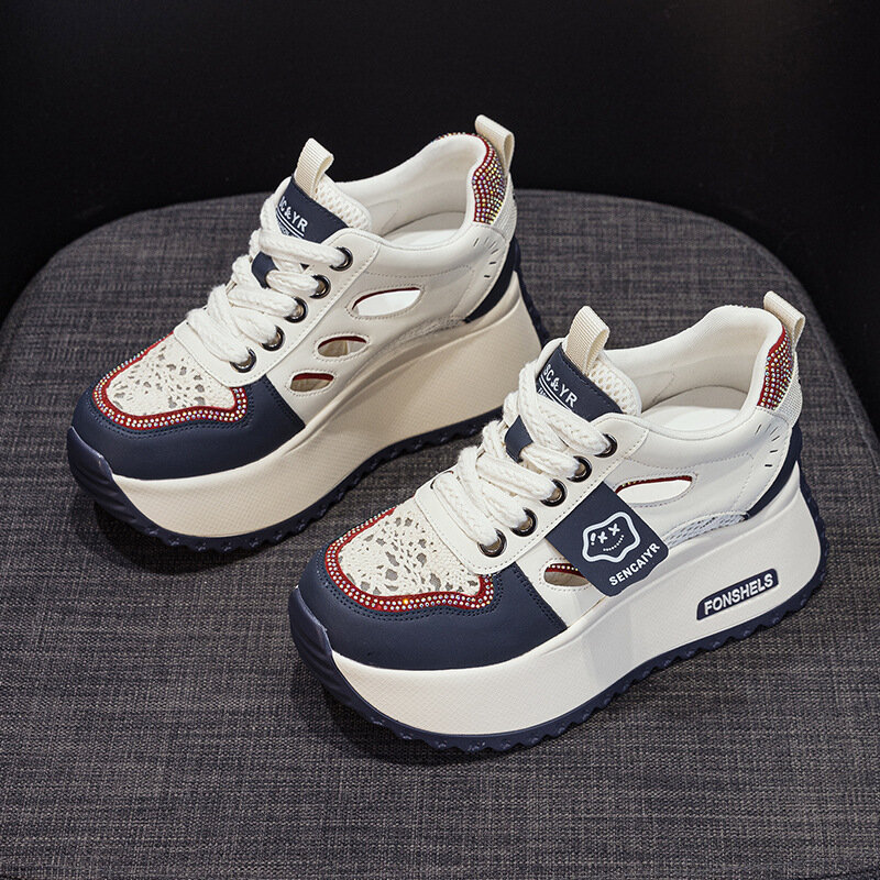 Кожаные туфли с полыми вставками для женщин 2025 года, новинка, повседневная мода, интернет-знаменитости, популярная версия, утолщенная подошва, женская спортивная обувь, женские сандалии