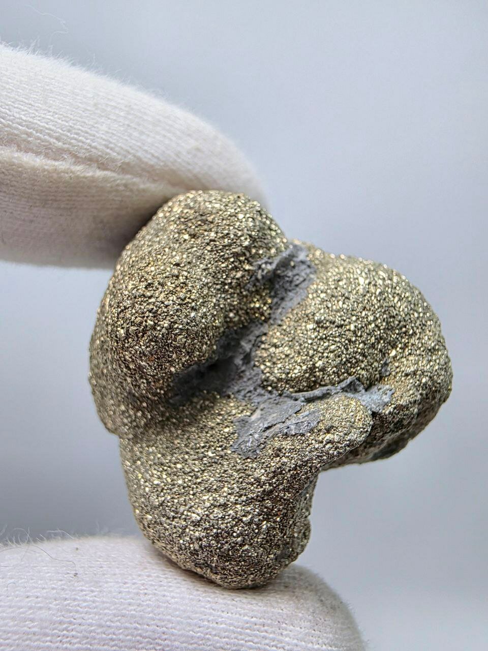 Пирит 33 мм, 62 г.