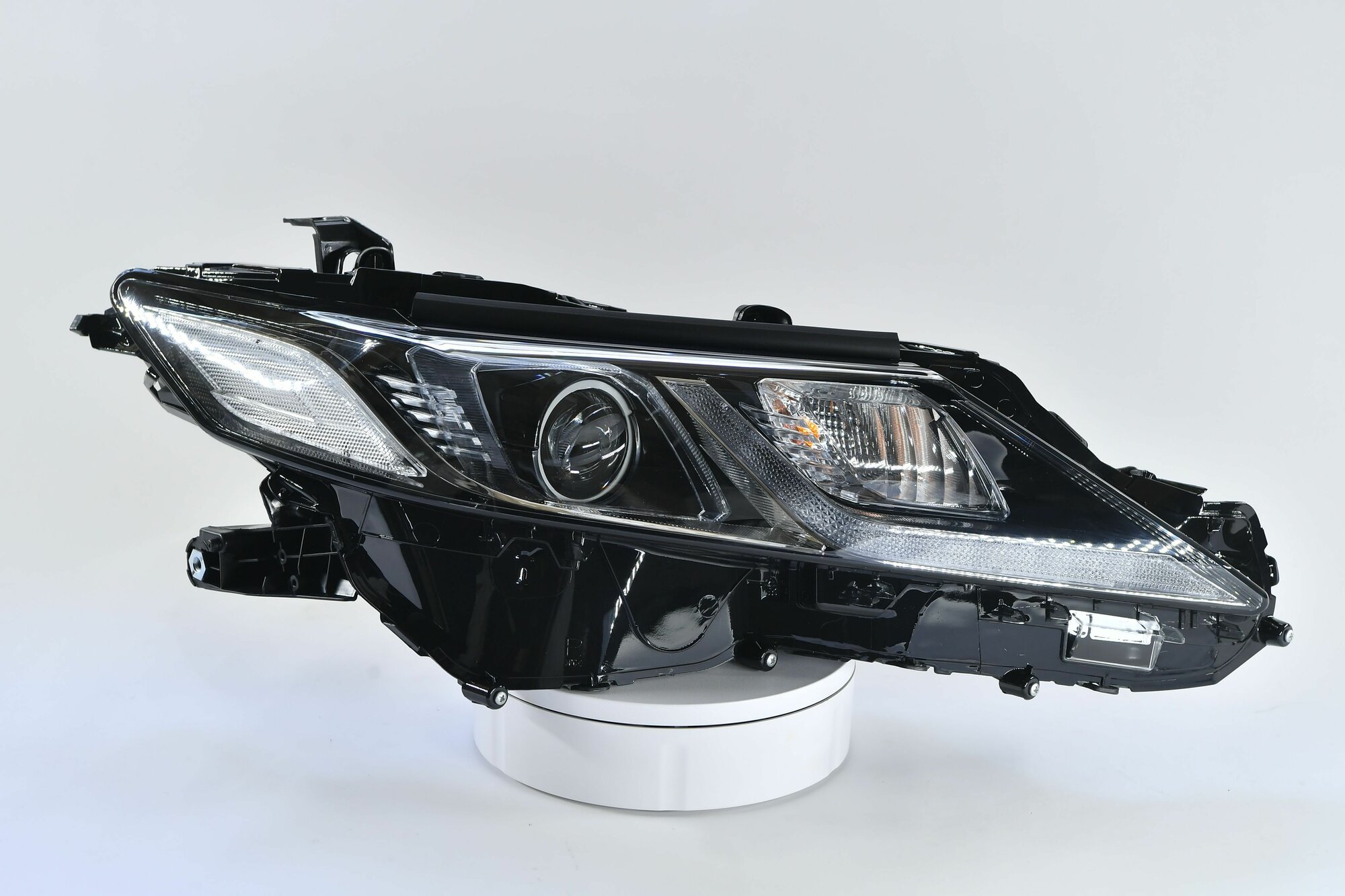 Фара правая для Toyota Camry 2018- одна LED диодная полоса / Фара Тойота Камри