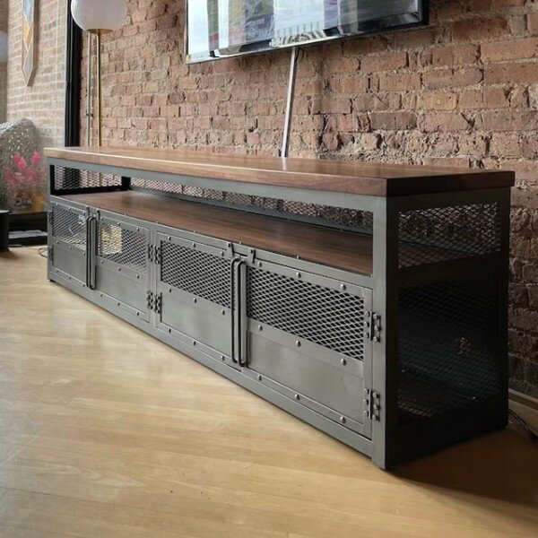 Дизайнерская тумба под ТВ. Длина 200см, массив дуба, черный металл