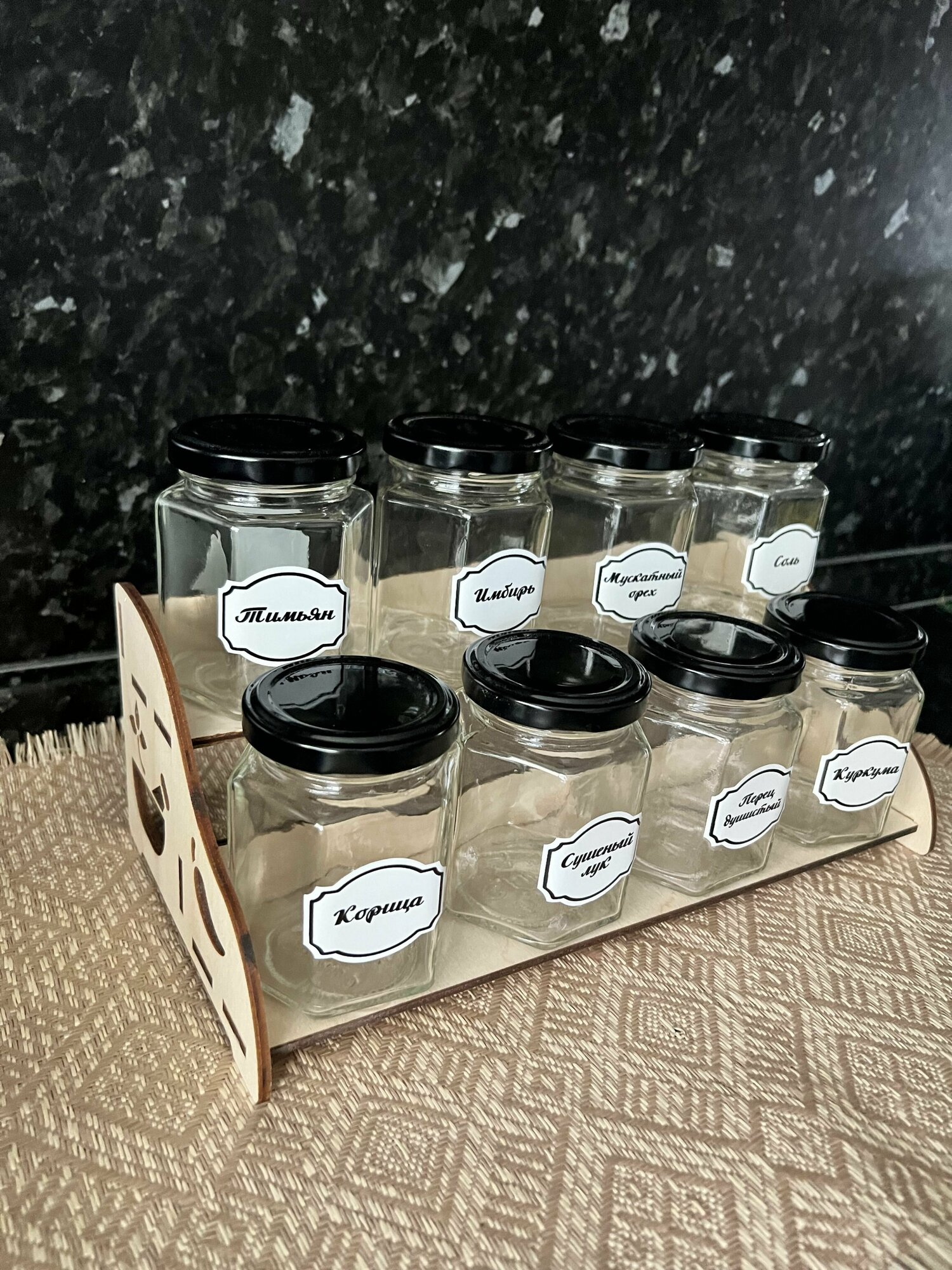 Набор стеклянных баночек для хранения специй с полкой для кухни