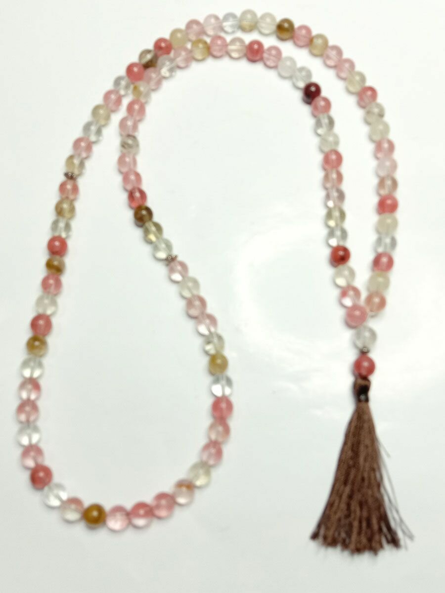 Четки мусульманские из камня халцедон 99 бусин, диаметр 8 мм. в коробке