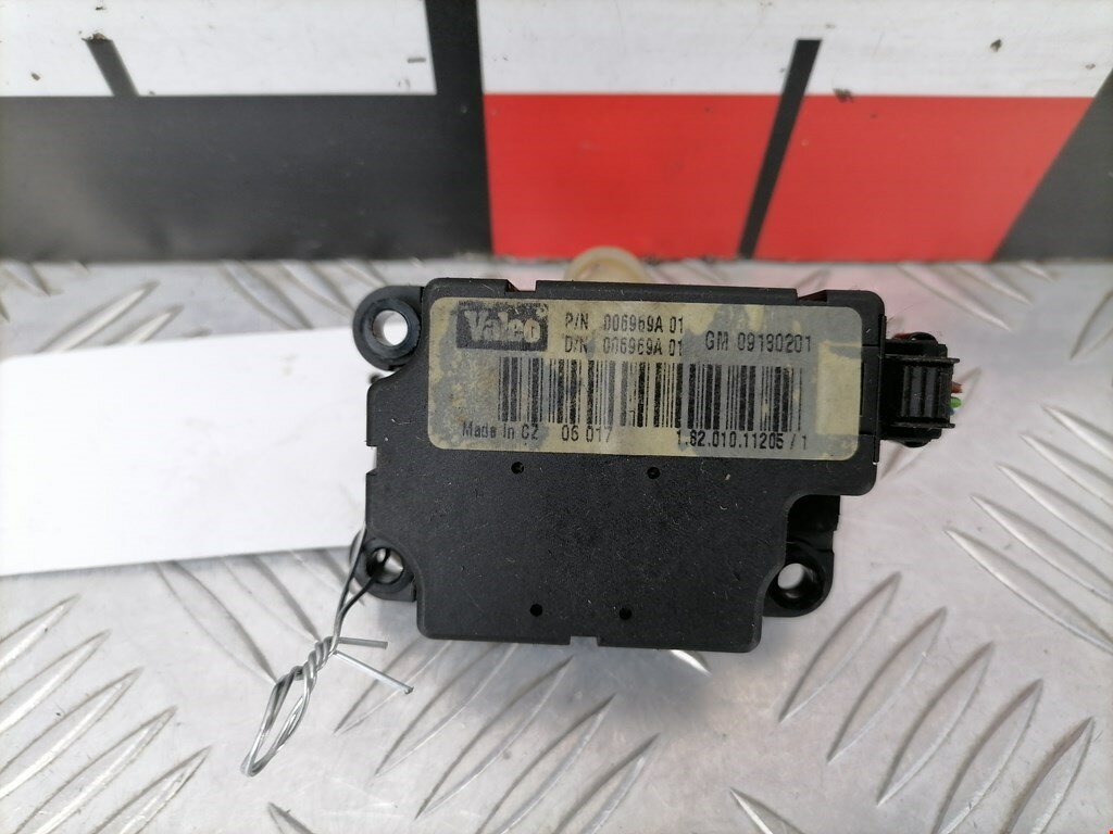 Сервопривод (электропривод моторчик привода) заслонки печки Opel Vectra C 09180204 арт. 1917907