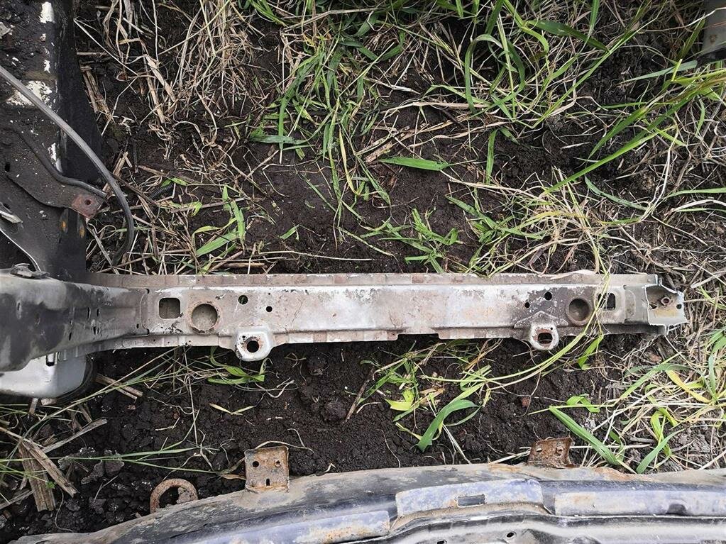 Балка подрадиаторная Toyota Highlander I 01-06