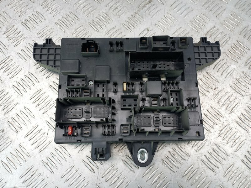 Б/У Блок предохранителей Opel Astra J / Опель Астра J 1.6 A16XER хэтчбек 2013
