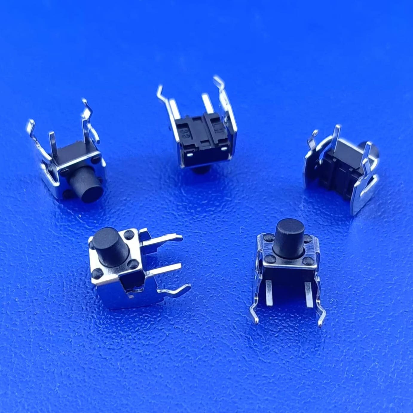 10 шт Тактовая кнопка 6*6*7 2pin DIP боковая с заземлением (арт.78985)