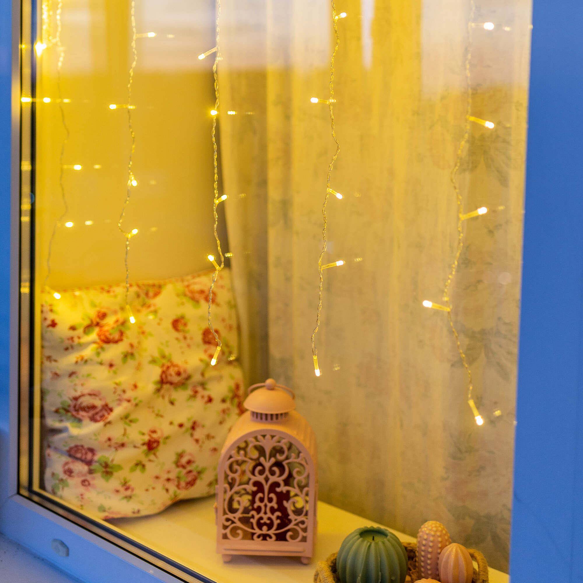 Гирлянда штора 1x2 м, 80 LED, мягкий теплый белый свет, крючки для крепления.