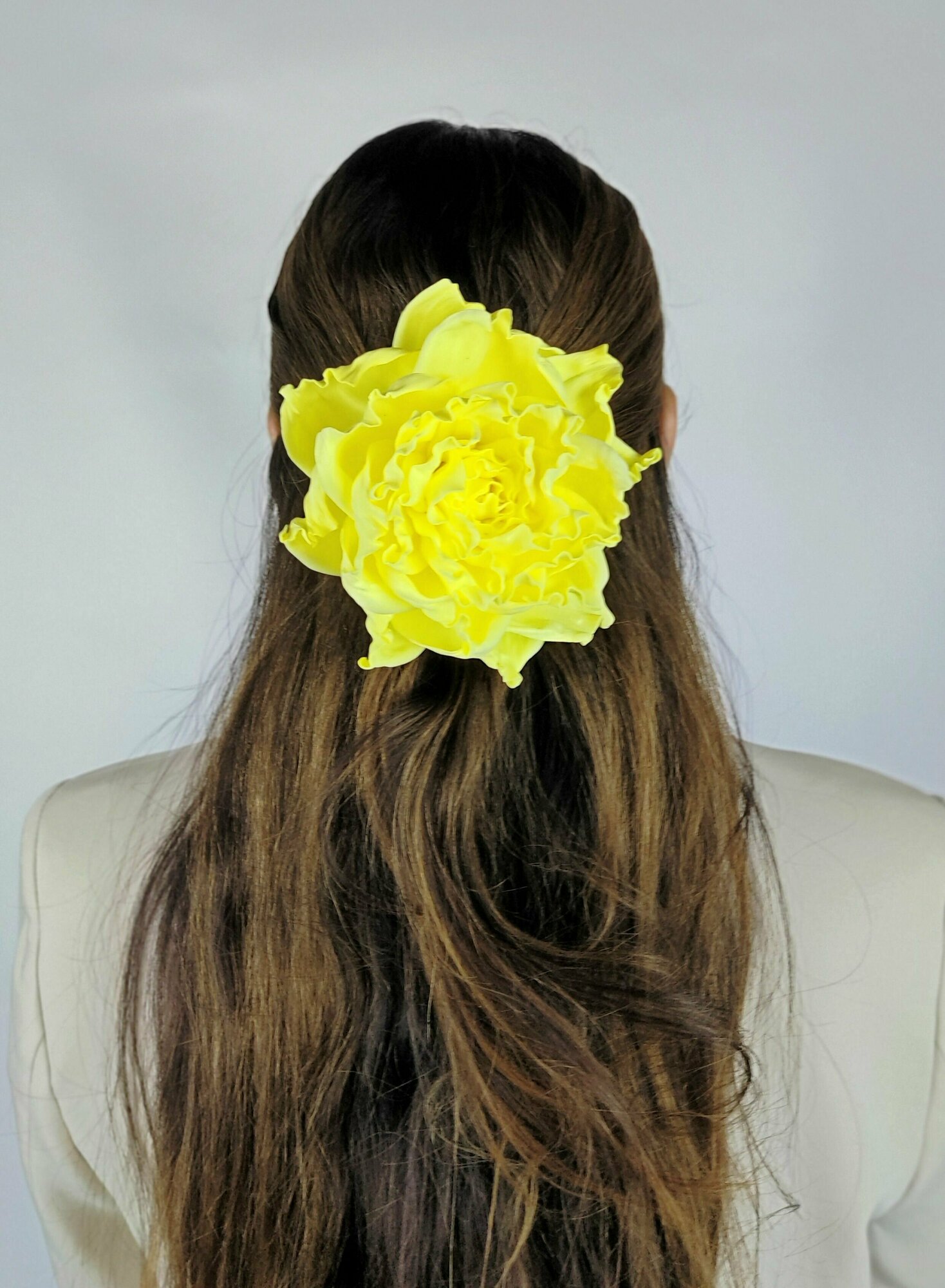 Цветок ручной работы заколка для волос большая роза пион светло-желтый