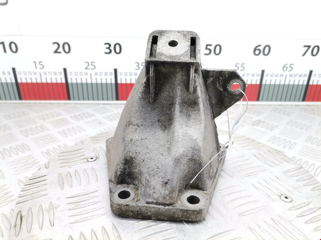 Кронштейн (крепление лапа) двигателя Audi A6 C5 4B0199306C арт. 1971765