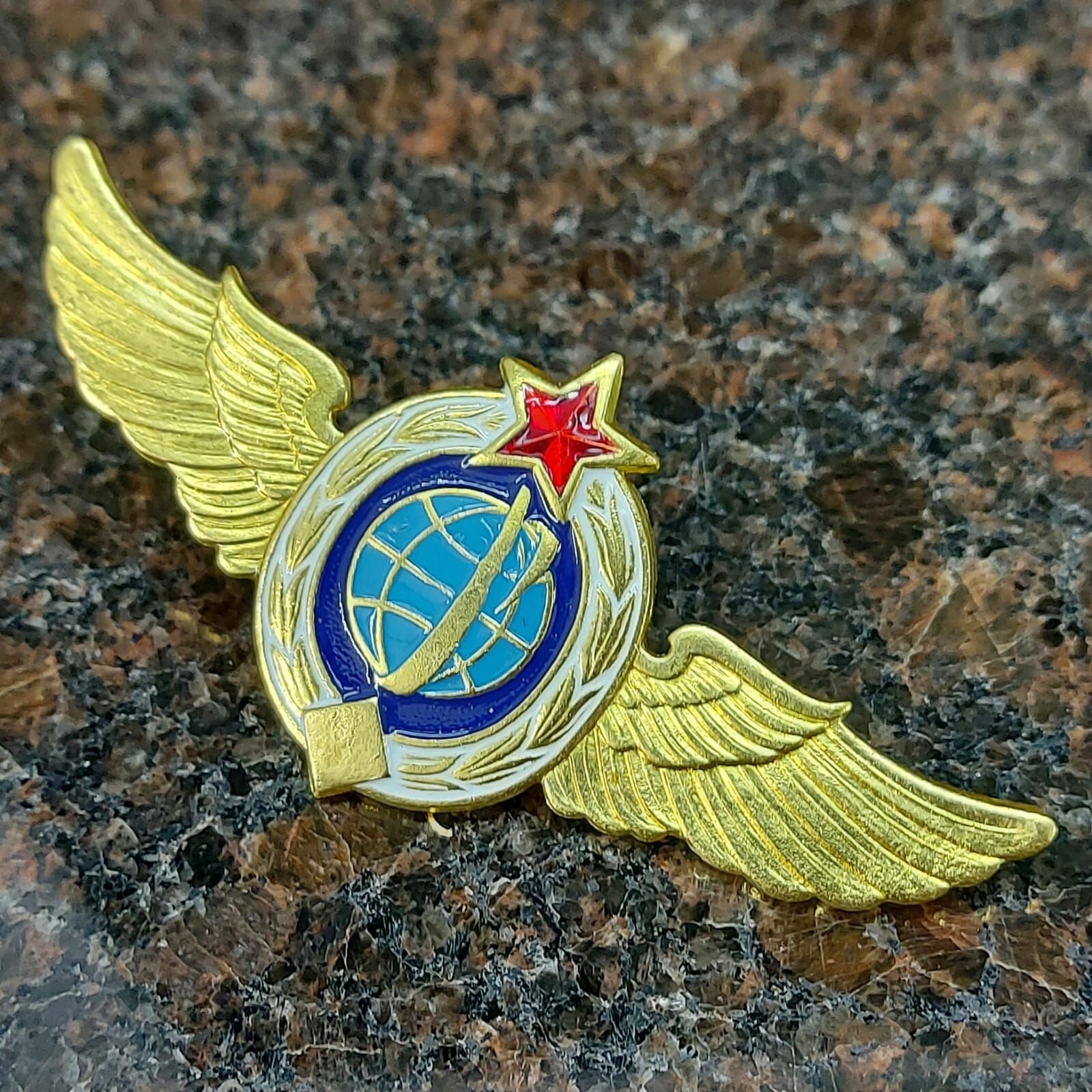 Знак нагрудный классность ВКС - специалист