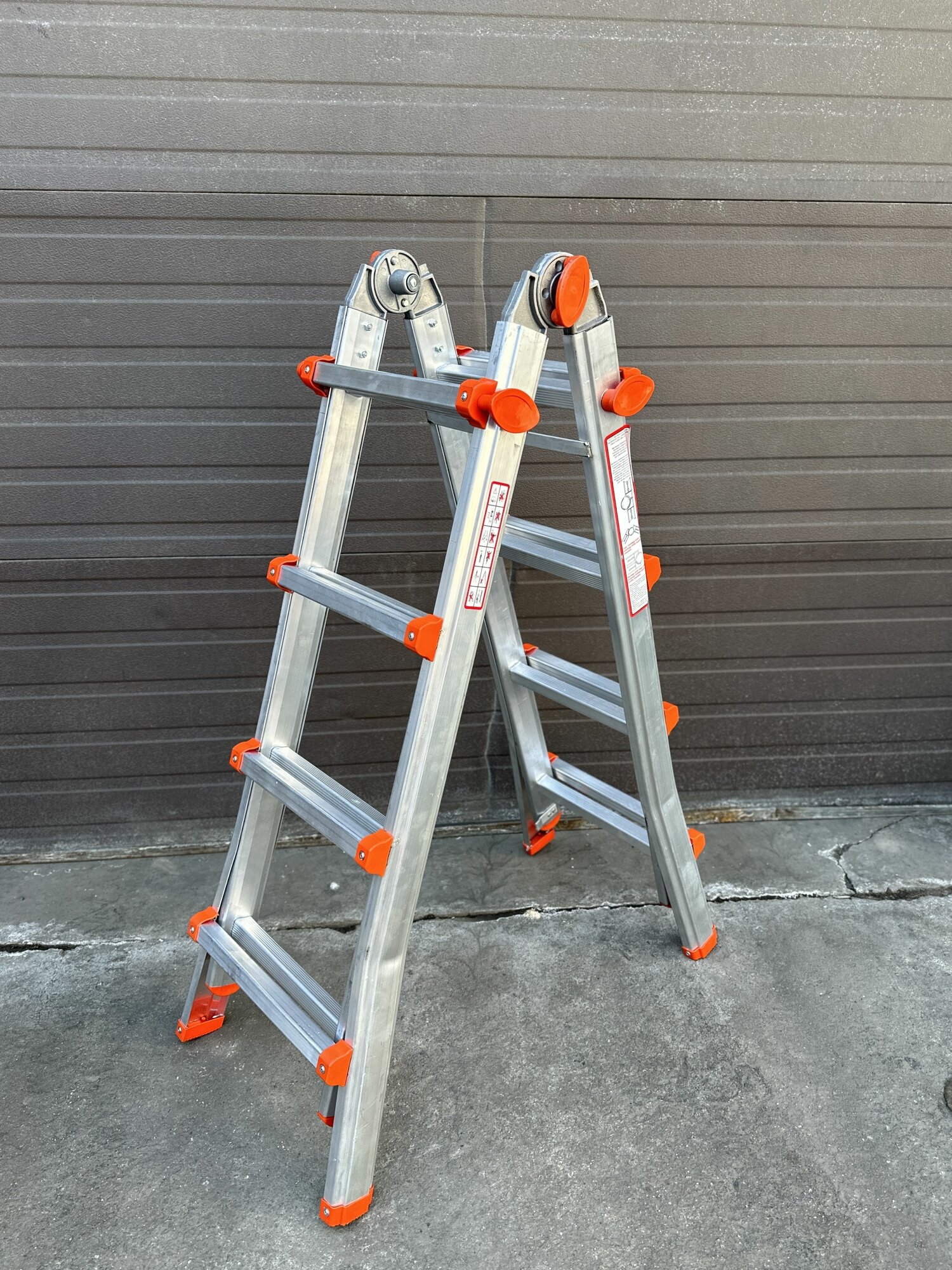 Лестница стремянка телескопическая Anka 4+4 (В виде стремянки до 1.90м)