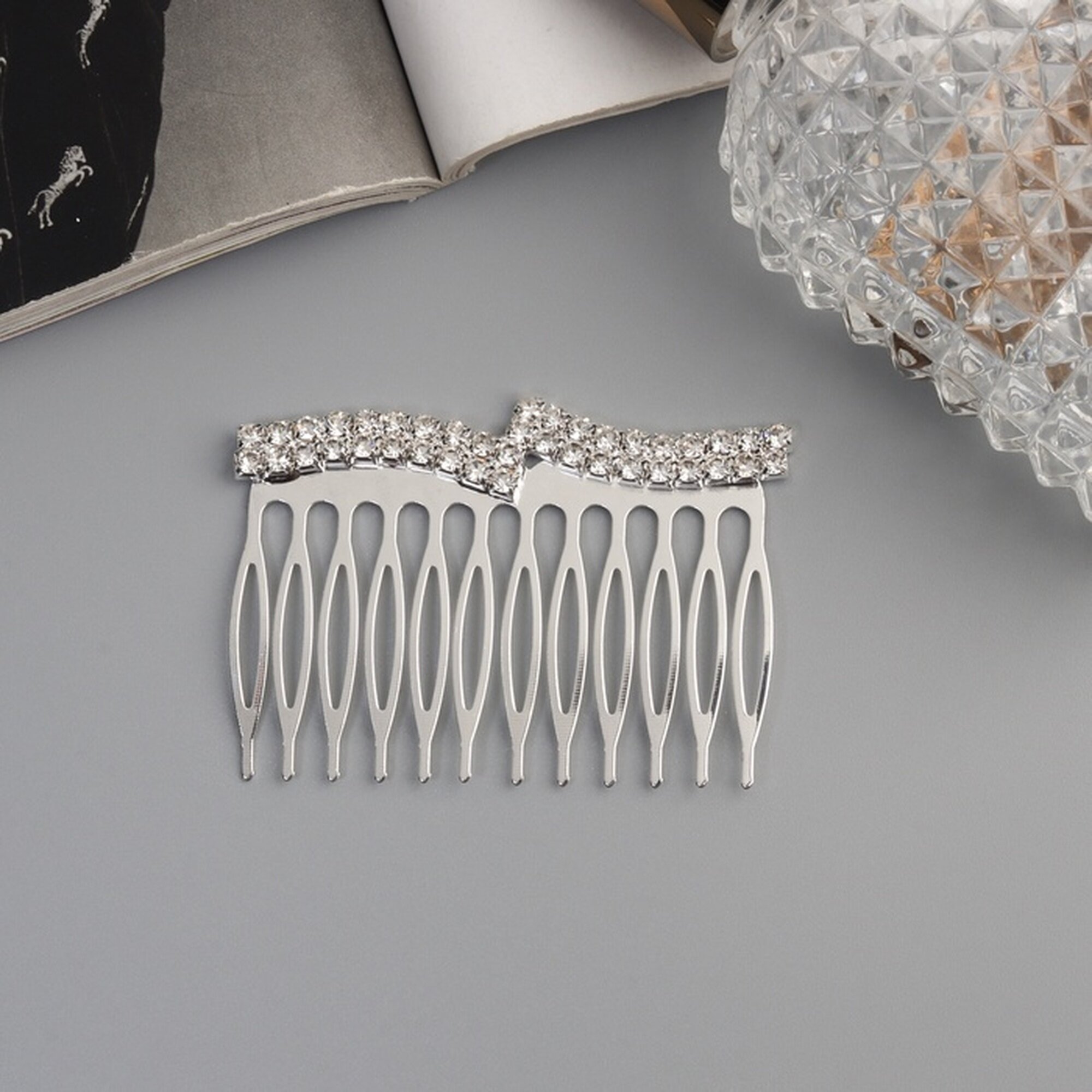Гребень для волос Queen Fair «Медея», металл, стекло, с декором из страз, серебристый