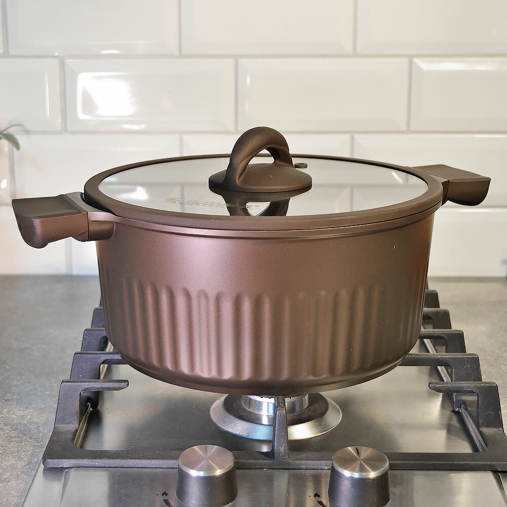 Кастрюля 4,2 л Kukmara "Stella", литая, антипригарная, со стеклянной крышкой, цвет коричневый