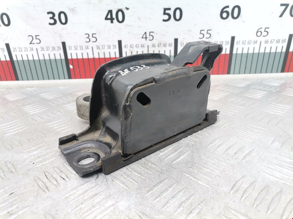 Подушка (опора) крепления двигателя Opel Corsa D 13130745 арт. 2035255