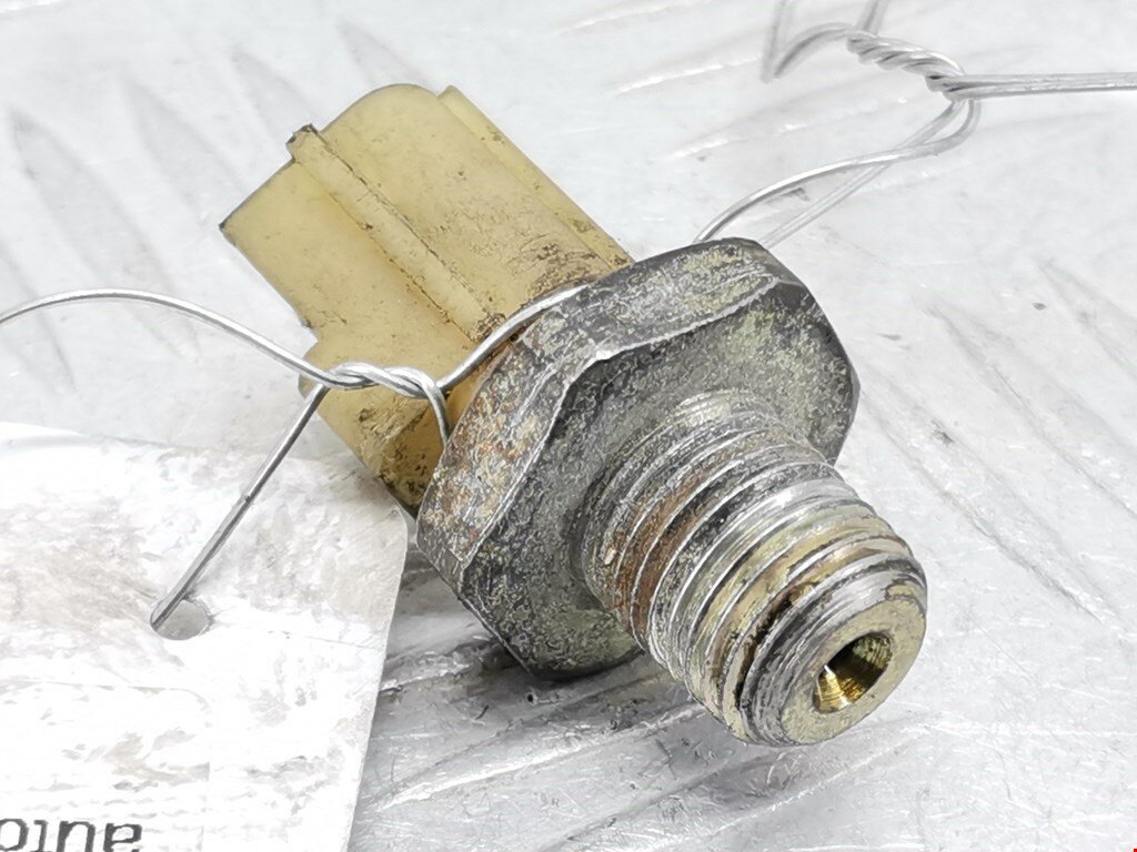 Датчик давления масла Ford Fiesta 5 98AB9278CA арт. 1995735