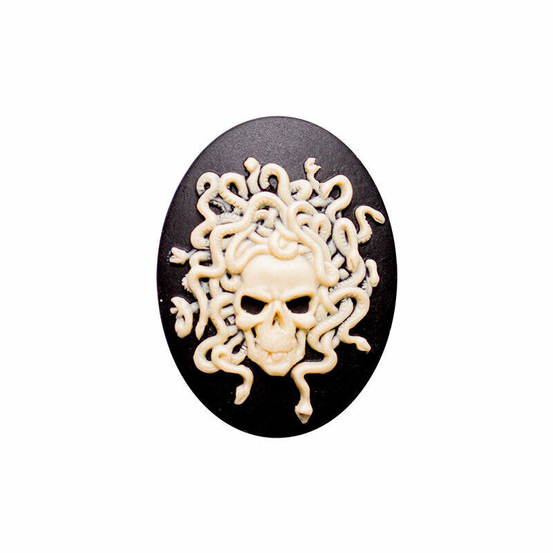 Камея акриловая, 40х30мм, череп Медузы Горгоны, слоновая кость на черном, 1 шт.