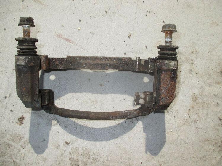 Суппорт передний - Скоба суппорта 96418873 Шевроле Лачетти левая или правая