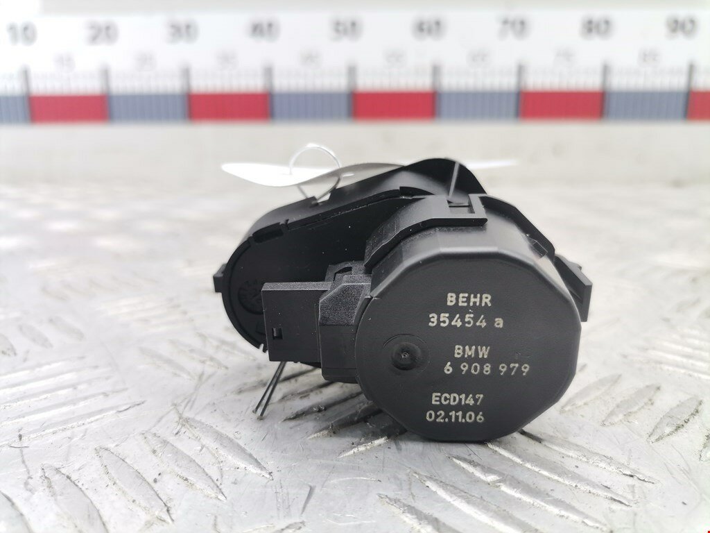 Сервопривод (электропривод моторчик привода) заслонки печки BMW 7-Series (E65/E66) 64116908979 арт. 1777061