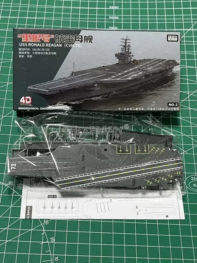 Пластиковая модель корабля USS Ronald Reagan (CVN-76) 1/2000, цвет 12 US Ronald