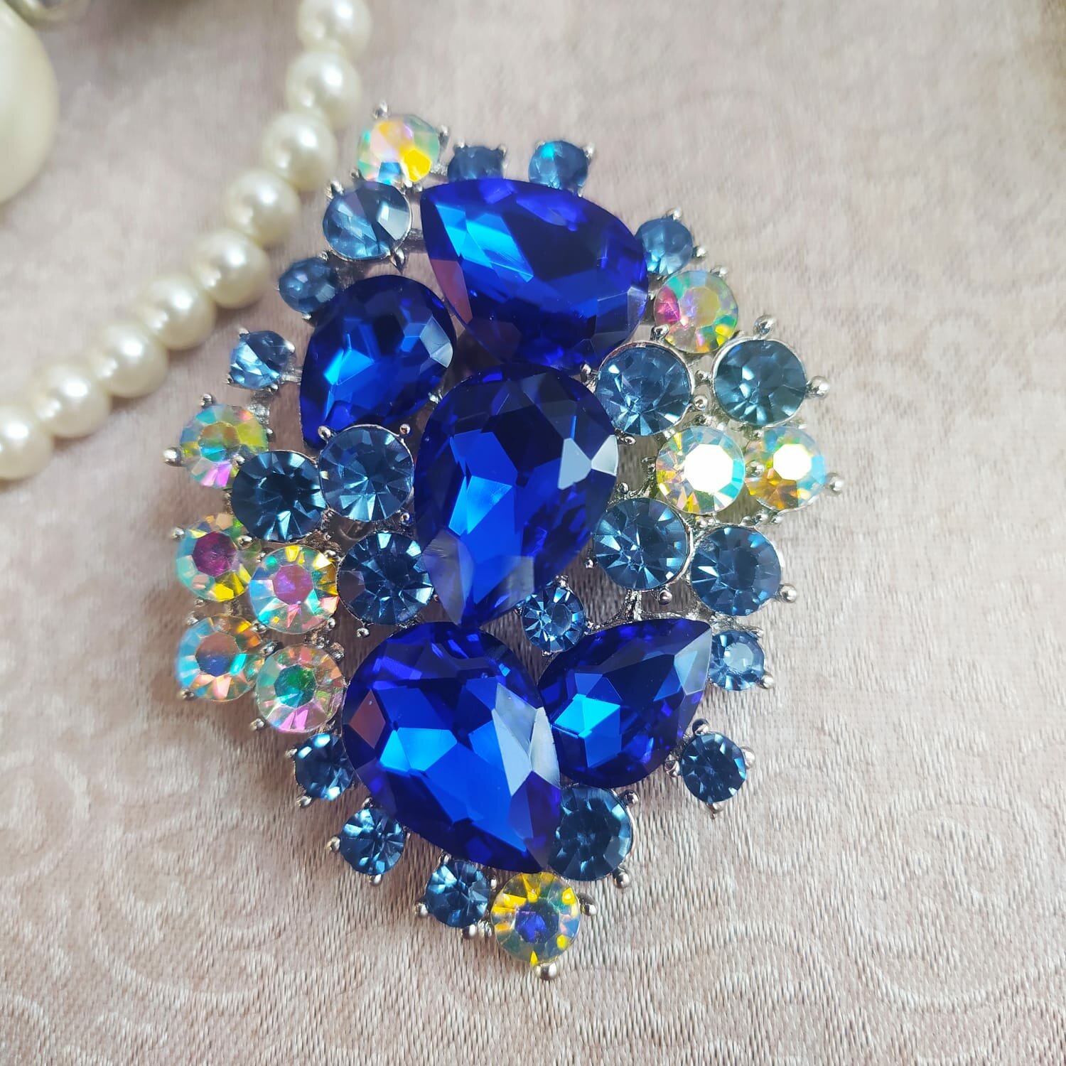 Брошь, стразы