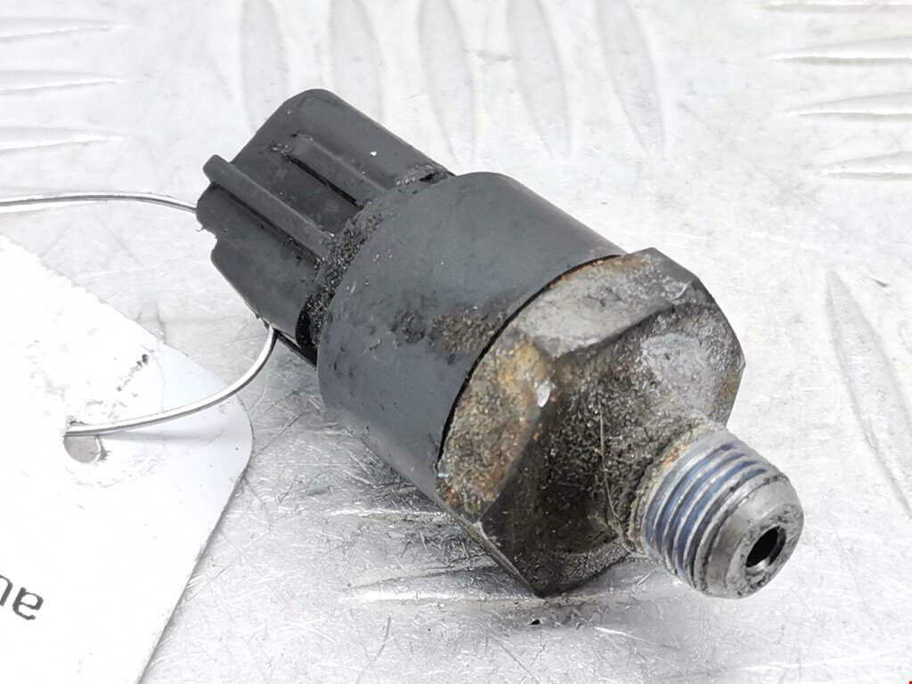 Датчик давления масла Toyota Avensis 2 (T250) 8353028010 арт. 1977594