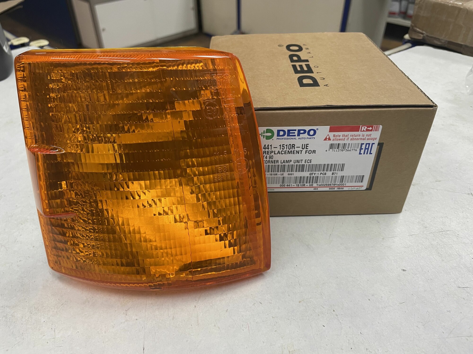 Depo 4411510RUE Указатель поворота правый желтый для VW TRANSPORTER T4 91-96