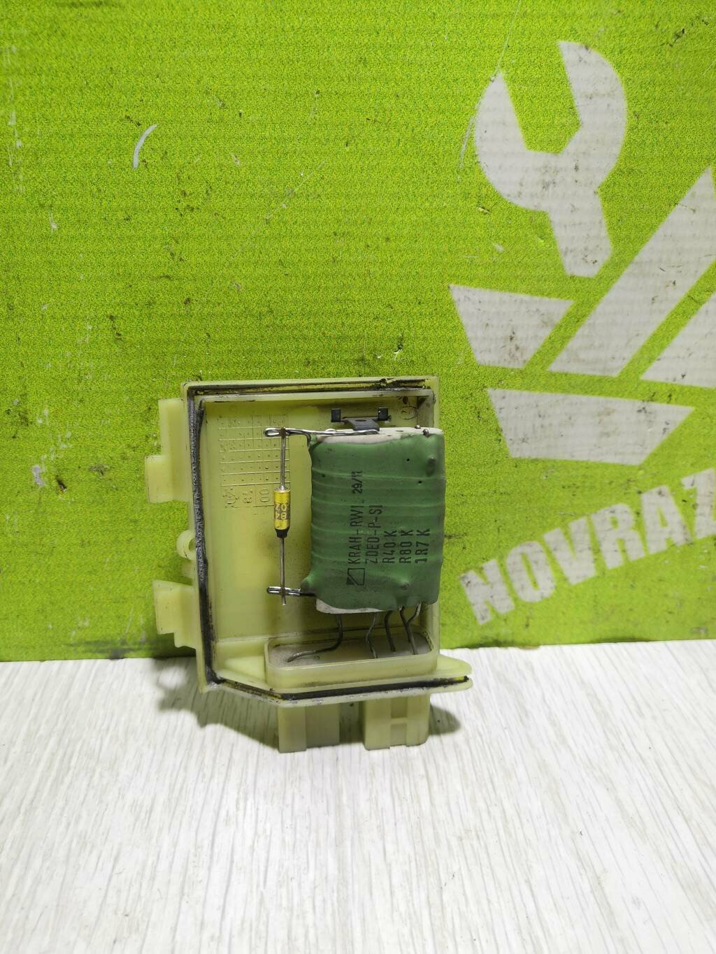 Резистор отопителя VW Passat B3 1988-1993