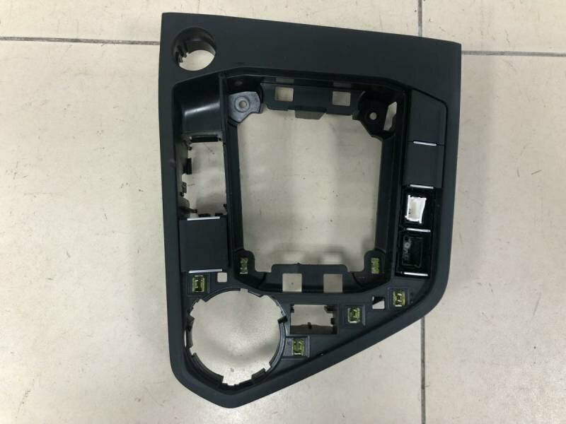 Накладка декоративная Volkswagen Tiguan 2017 кат.номер: 5NN864263