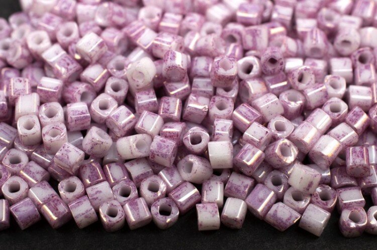Бисер японский TOHO Cube кубический 1,5мм #1200 белый/розовый, мраморный непрозрачный, 5 грамм