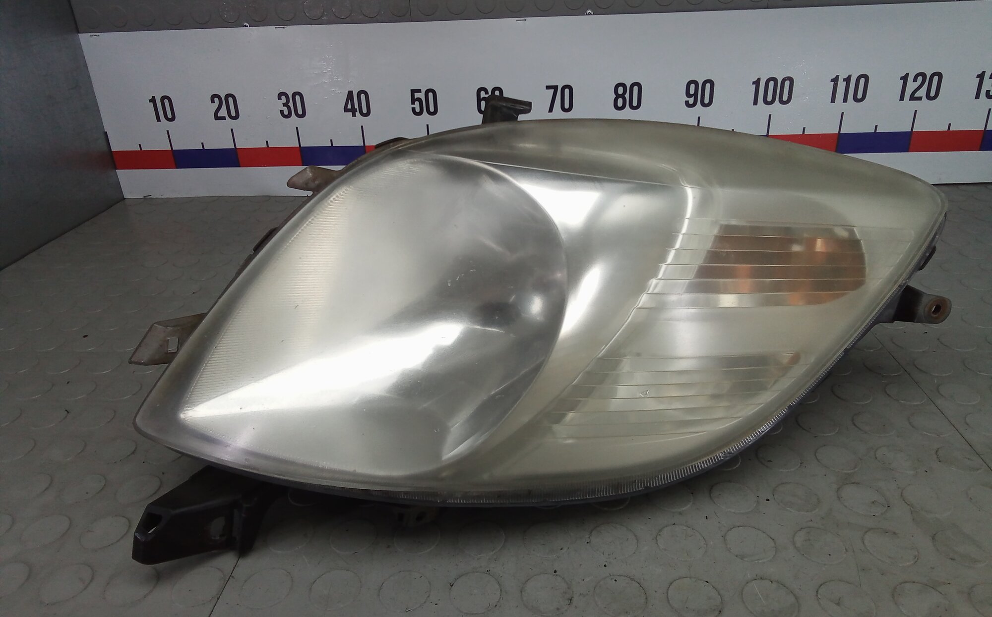 Фара правая TOYOTA YARIS P9