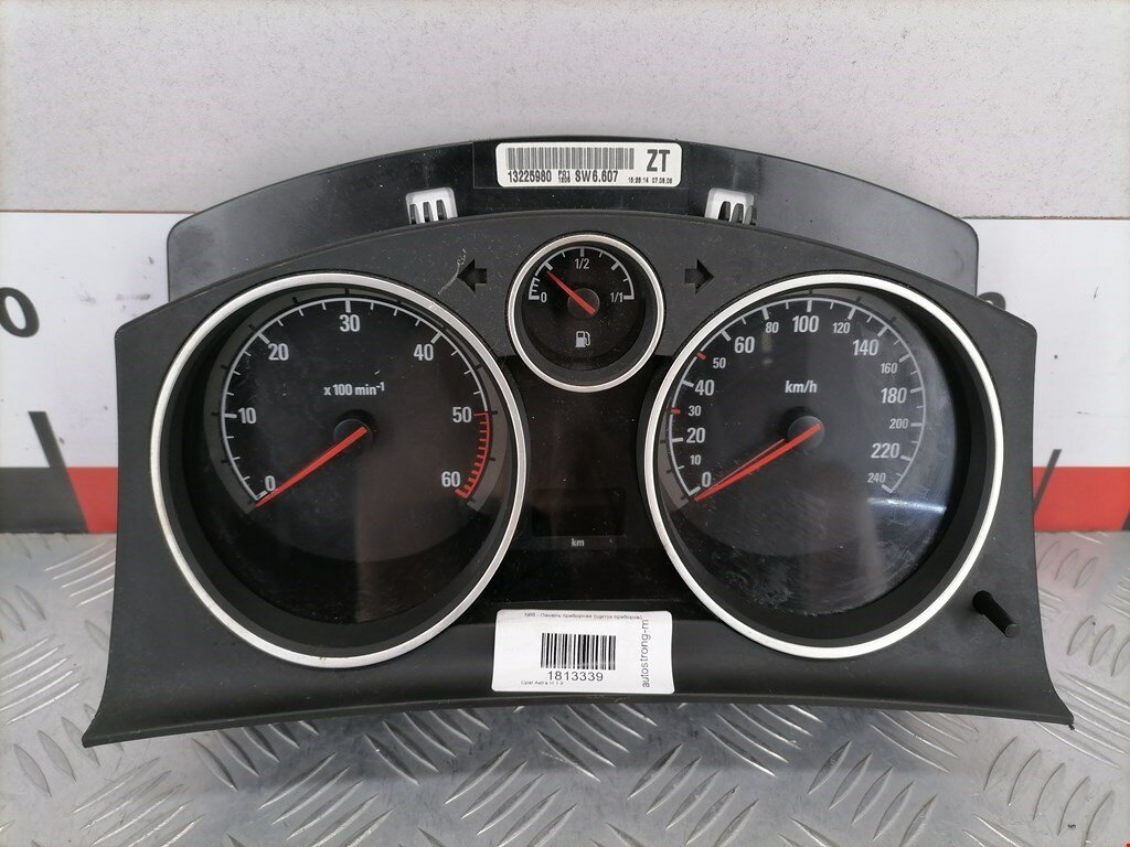 Панель приборная (щиток приборов) Opel Astra H 13225980 арт. 1813339