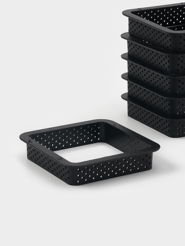 Формы для выпечки перфорированные Доляна «Квадрат», набор 6 шт, пластик, 8×2 см, чёрные