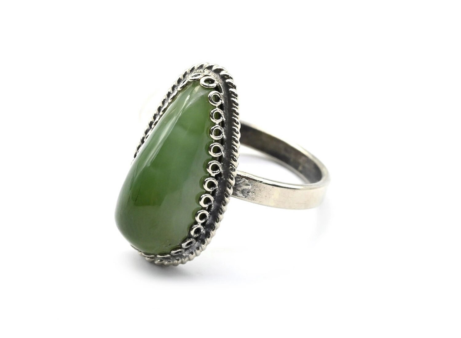 Кольцо, нефрит