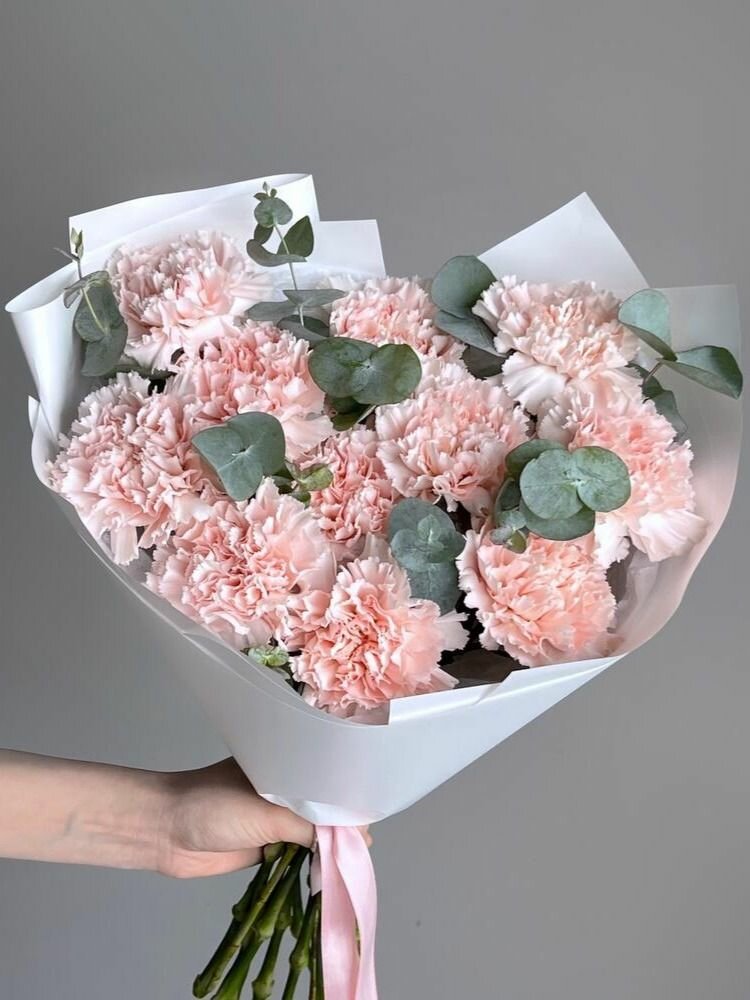 Цветы живые букет из нежной гвоздики и эвкалипта "Рикотта" Flor2u