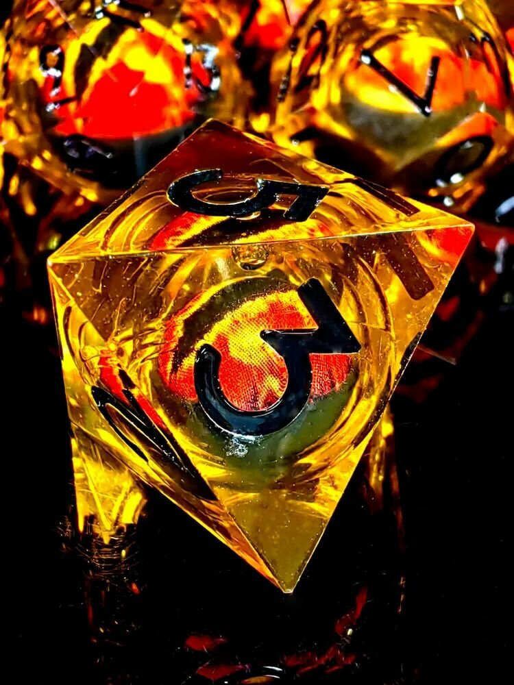 Кубики ДнД с вращающимся глазом дракона, набор прозрачных смоляных дайсов для DnD, оранжевые с черными цифрами, кости для настольных игр