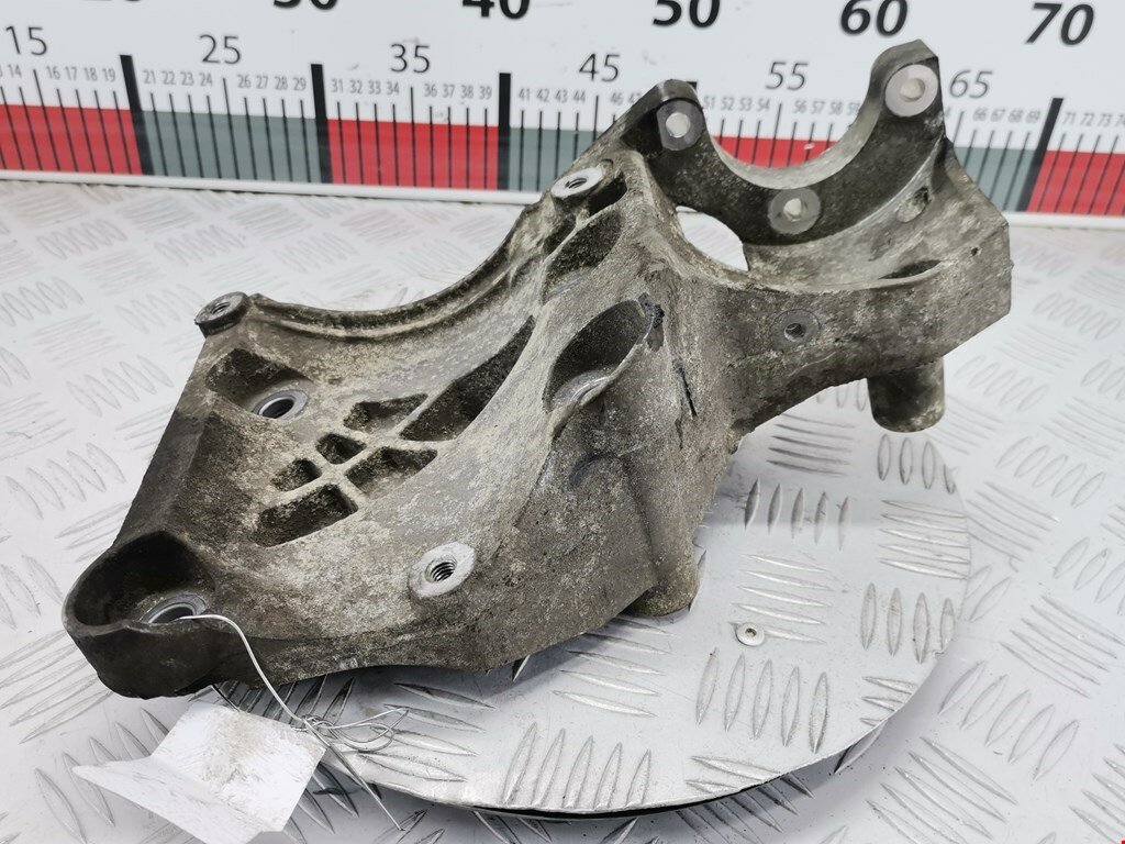 Кронштейн генератора Opel Insignia 1 55562863 арт. 2048485