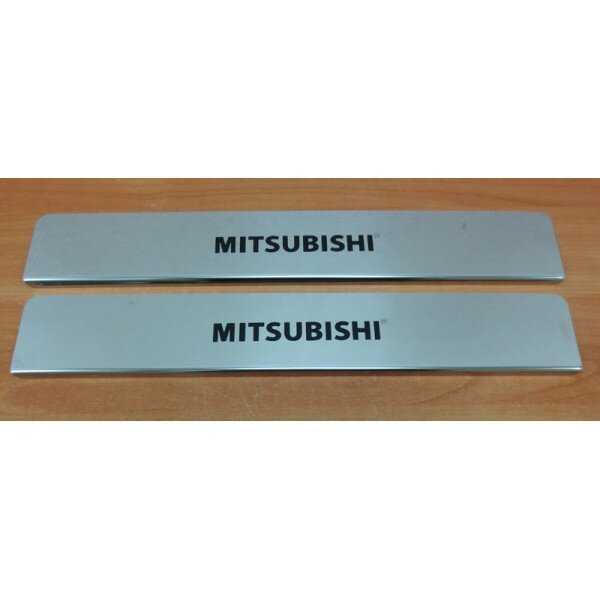 Накладки на пороги Mitsubishi Pajero IV из нержавеющей стали (10216)