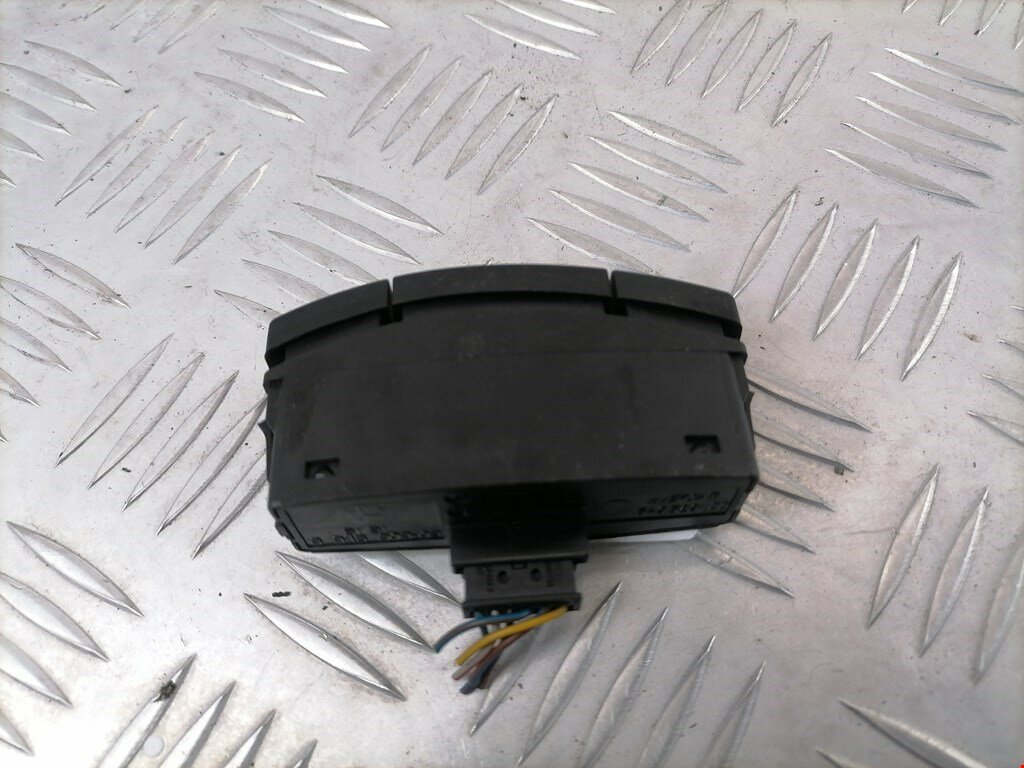 Кнопка аварийной сигнализации BMW 1-Series (E81/E82/E87/E88) 61319196712 арт. 1778385