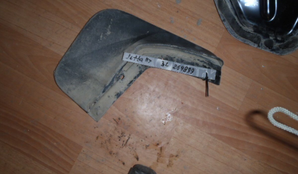 Брызговик задний Jetta Volkswagen 5C6075101