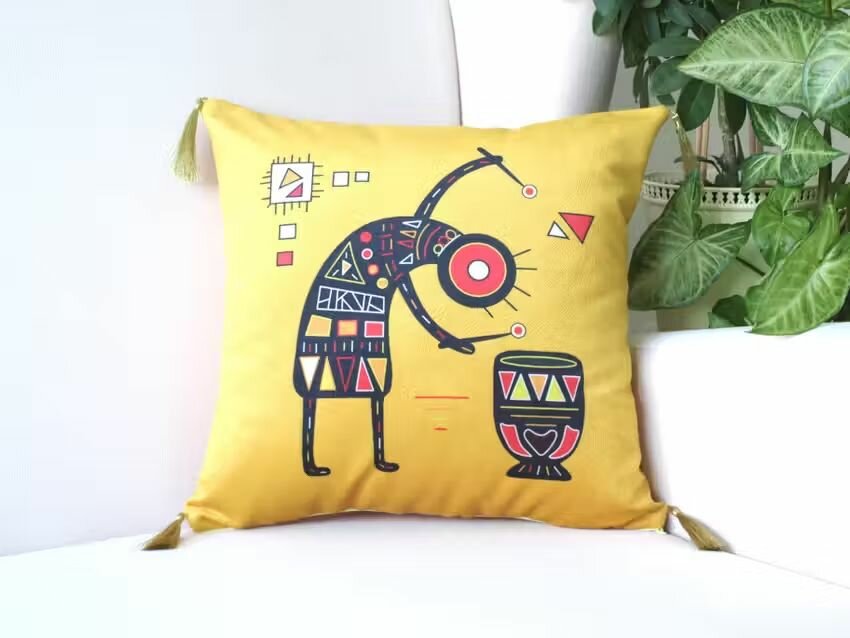 Подушка Декоративная с кисточками Африка Играющий на там-таме 40х40 велюр