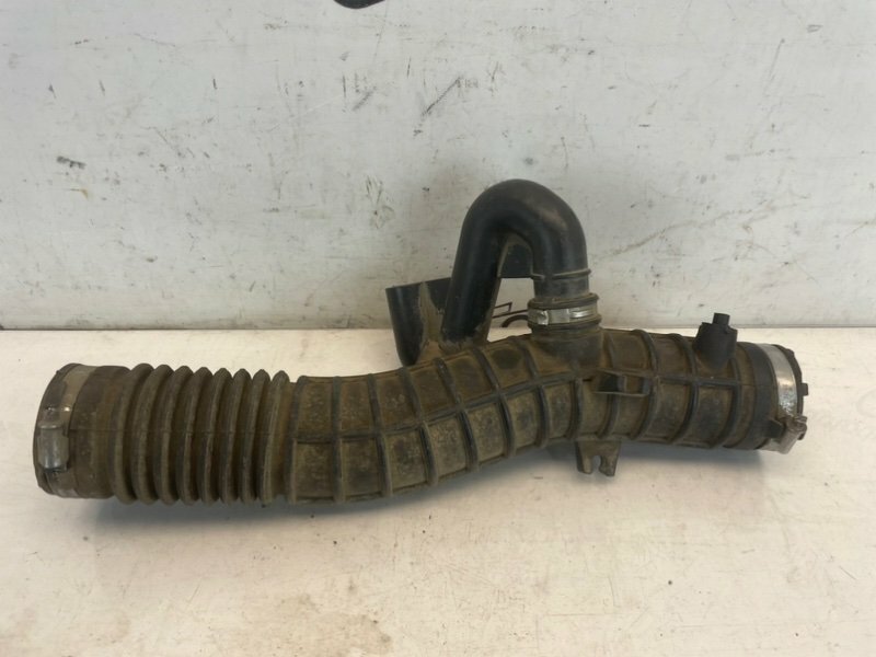 Б/У гофра воздушного фильтра Renault Fluence 2013 L30R H4MD729 nЧастичный скол штуцераnДетальное состояние на фото 52279 RE...