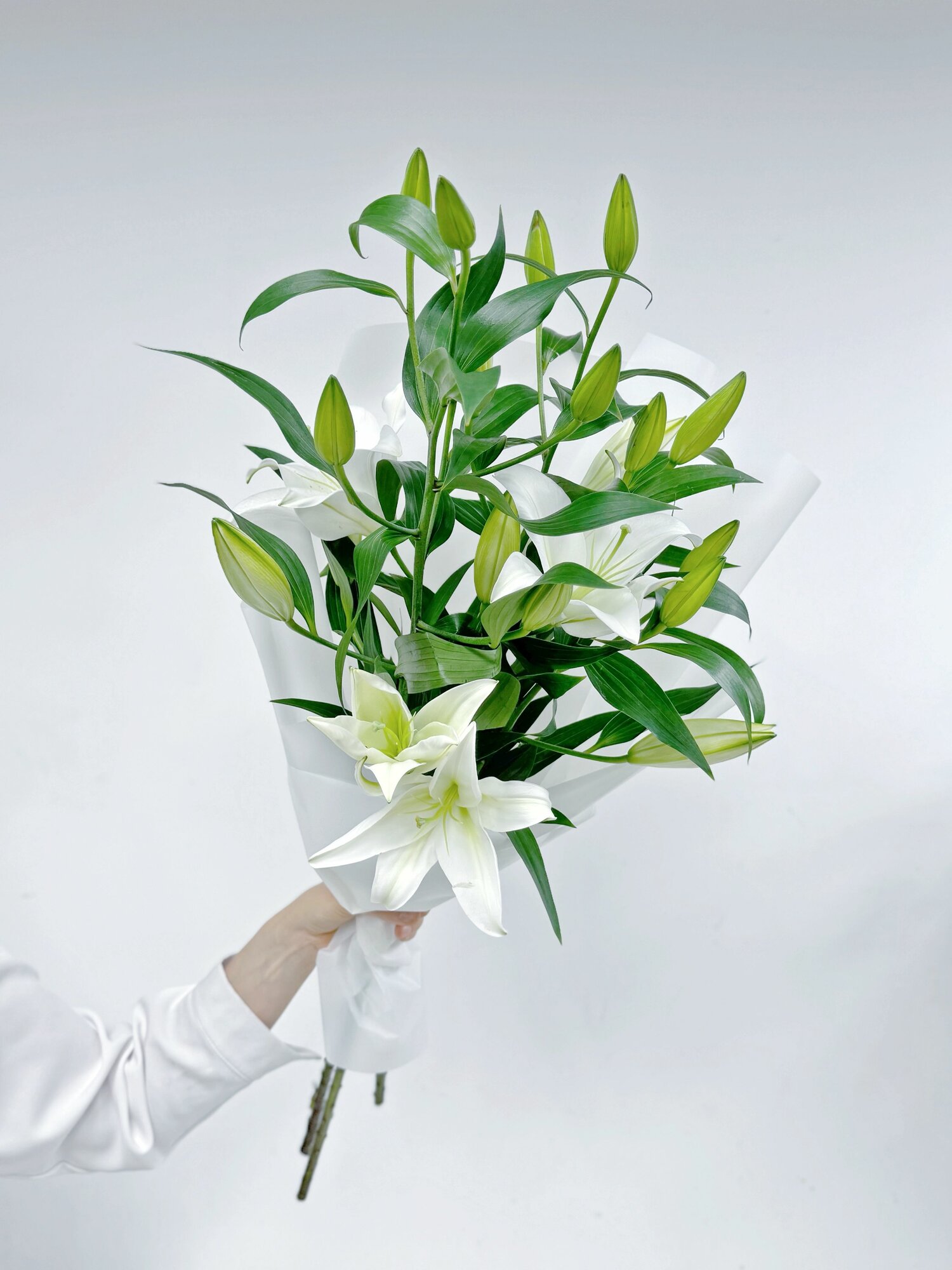 Букет с ароматной лилией. Живые цветы. "Мамока" Хватай букет.