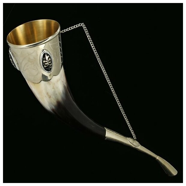 Кавказский рог бычий с медальонами (отделка - мельхиор)