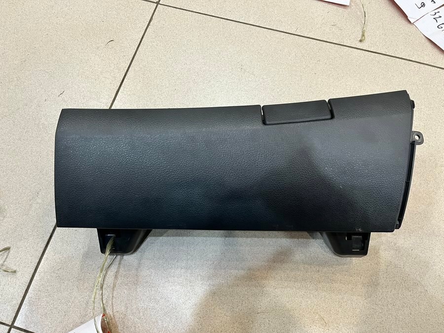 Бардачок от Toyota Corolla E150 2006-2013