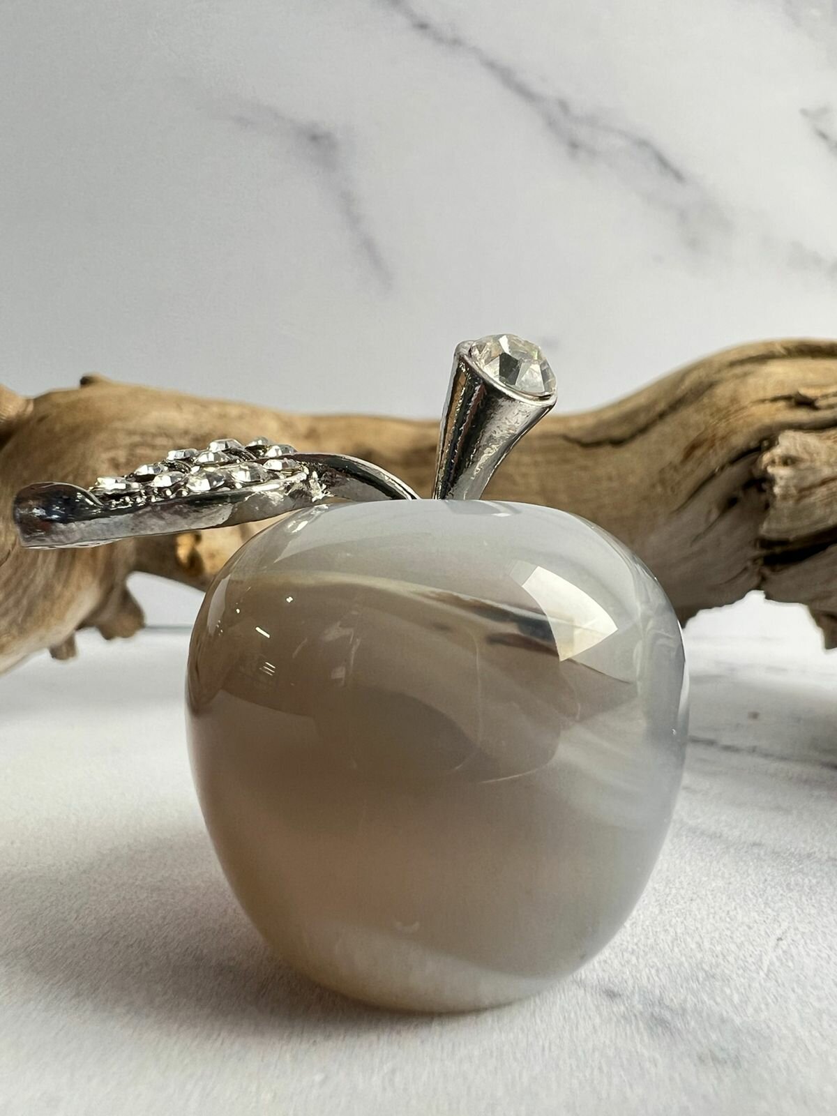 Фигурка-сувенир "Яблоко". Агат серый натуральный . 25х25 мм