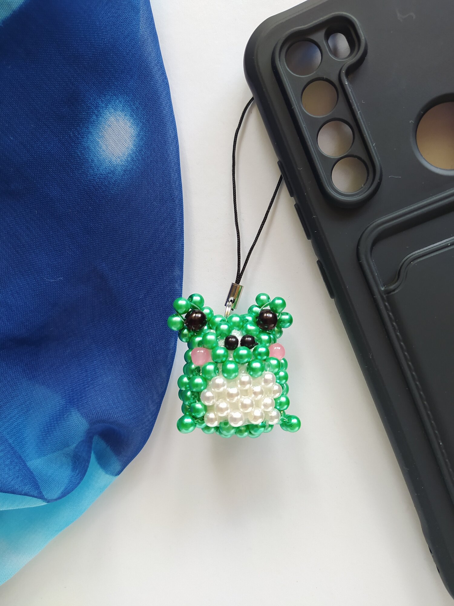 Брелок / подвеска для телефона лягуха , брелок на телефон лягушка , подвеска из бисера